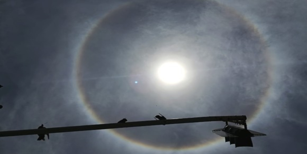 Un Halo Solar adornó este lunes el cielo de Medellín