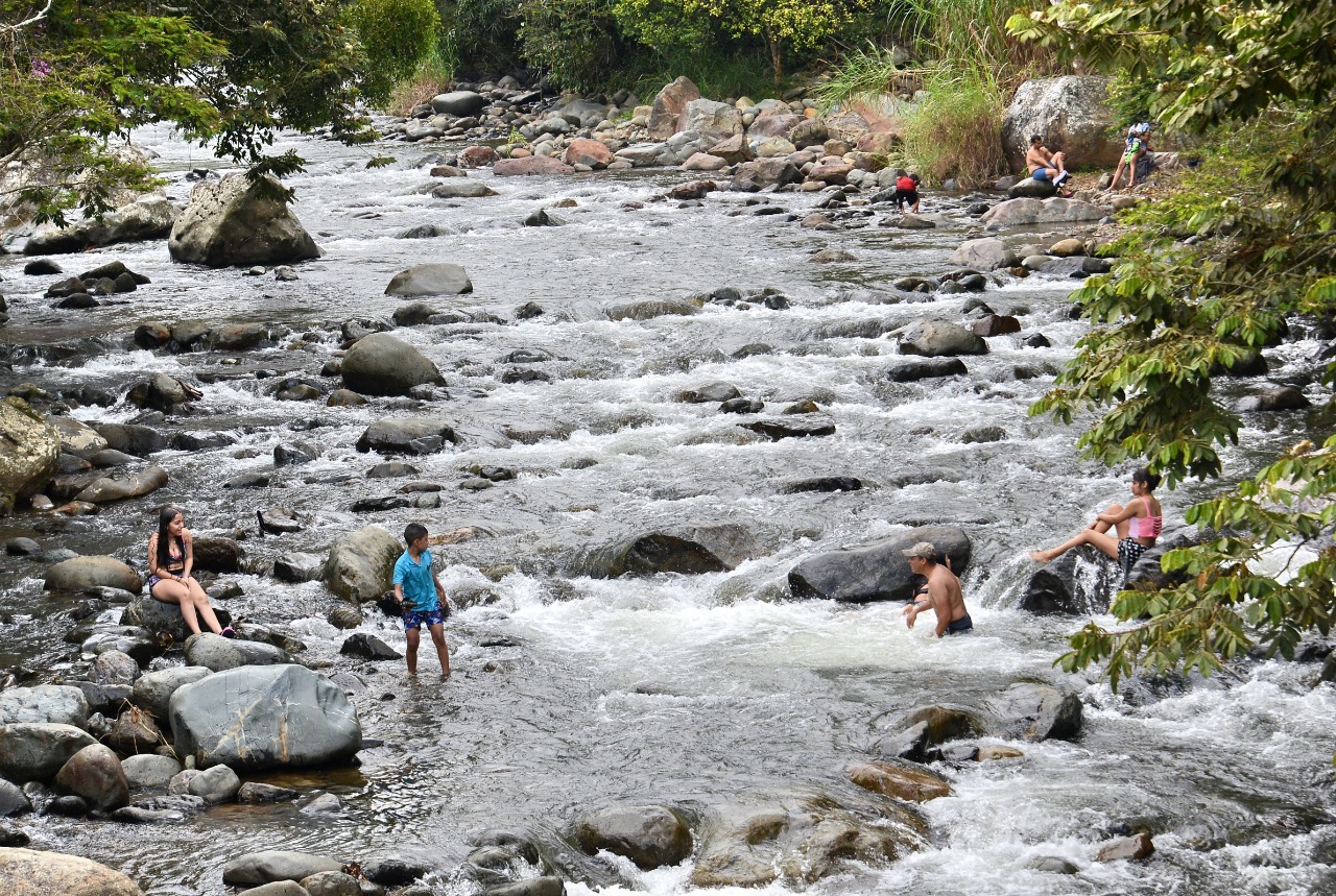 Los caleños volvieron a disfrutar del río Pance este domingo