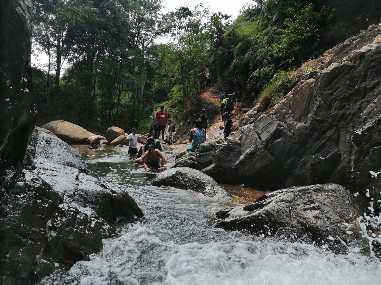 Los caleños volvieron a disfrutar del río Pance este domingo