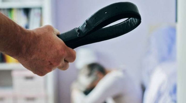 Prohibidos los correazos en Colombia para corregir a los niños