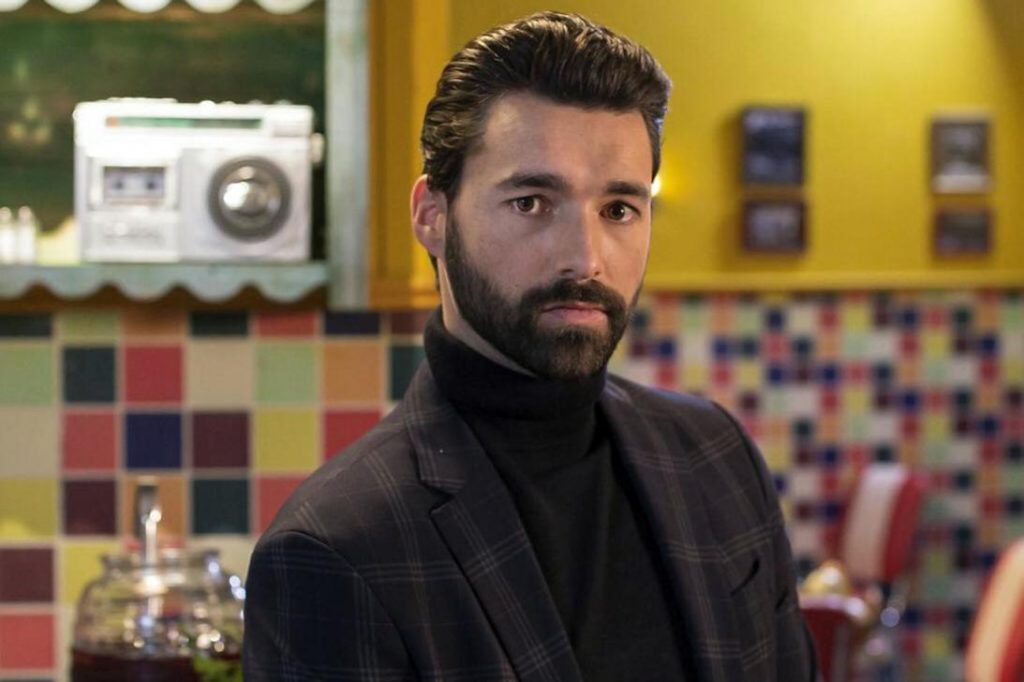 Emiten orden de captura contra el actor de Trivago por violación