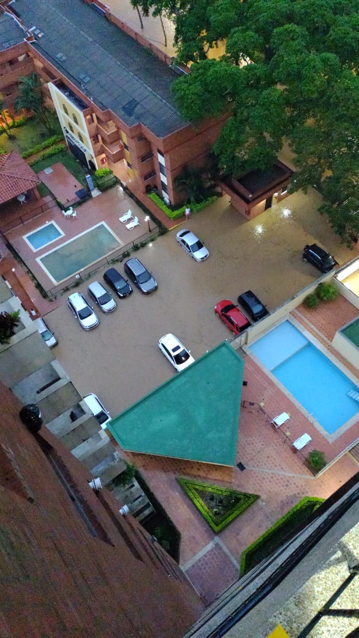 Sur de Cali se inundó este domingo, 4 de abril, fotos y videos