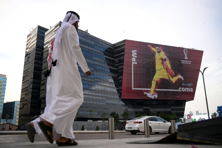 Catar pagaría a personas para llenar estadios en el Mundial