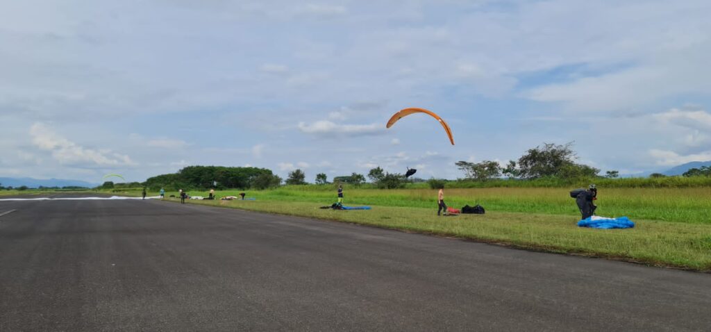 Inició el calendario mundial de parapentismo en Roldanillo, Valle