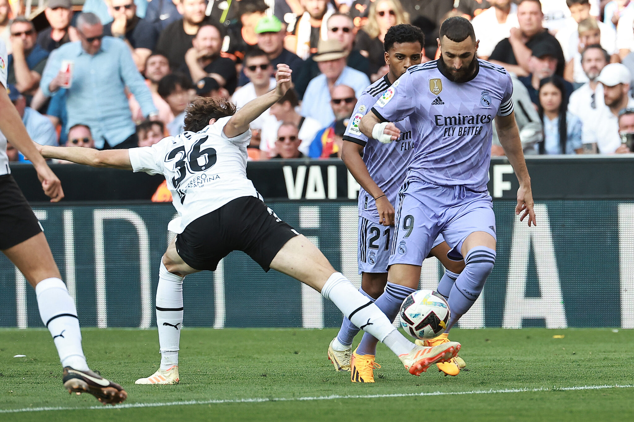 Karim Benzema aclaró los rumores de su salida del Real Madrid