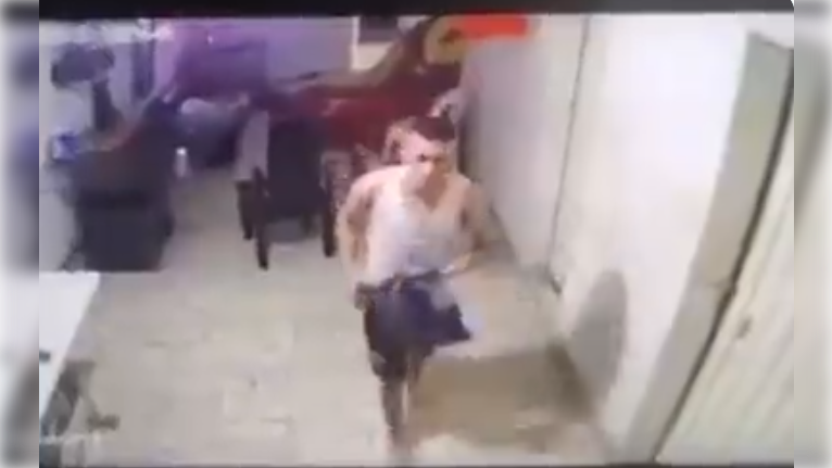 Momento en el que se roban los 'trapos' del Barón Rojo Sur